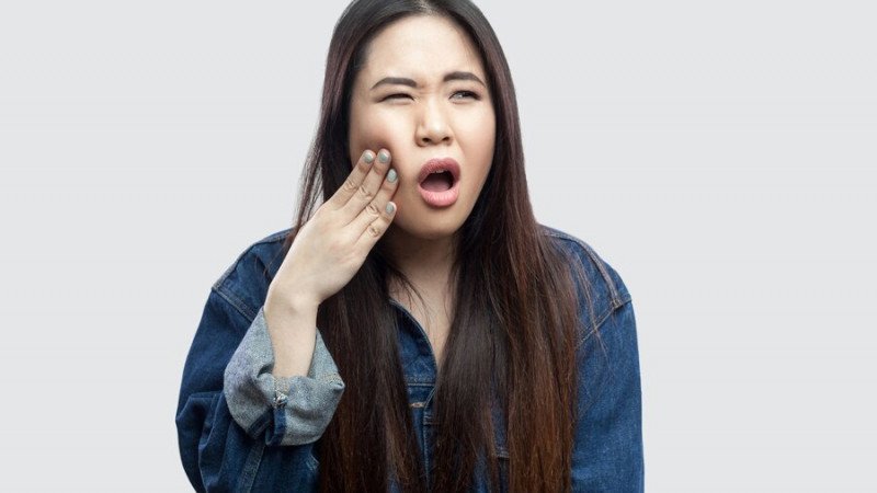 Alami Nyeri saat Menggerakan Rahang? Kenali Solusinya! - EMC Healthcare ...